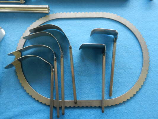 Codman Surgical Table Mounted Bookwalter Retractor Set W/ Case – Ringle ...